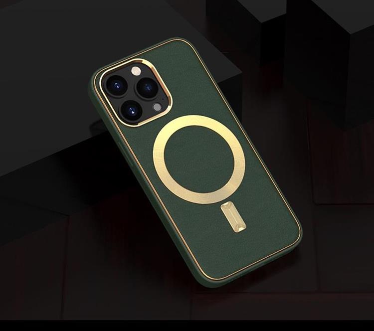 Köp BOOM iPhone 13 Pro Max Skal Magsafe Läder - Emerald - TheMobileStore.se